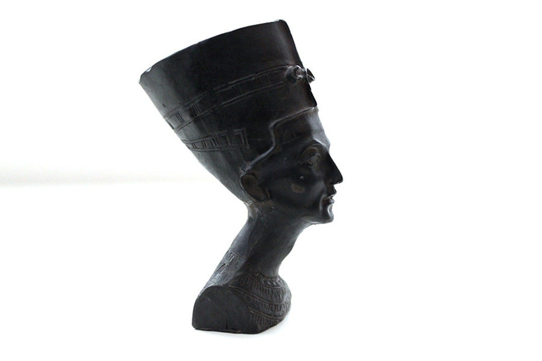 Statuette, Bust of the Egyptian Queen Nefertiti - Vintage Black Resin ...