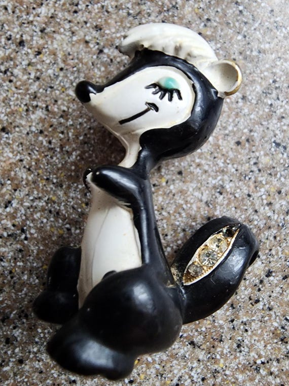 Rare HAR Lady Skunk Brooch - Gem
