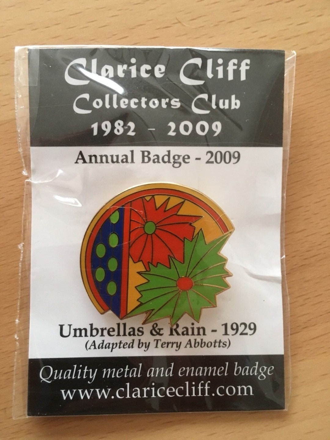 Clarice Cliff Collectors Club (CCCC) Enamel Badge From 2009. Umbrellas ...