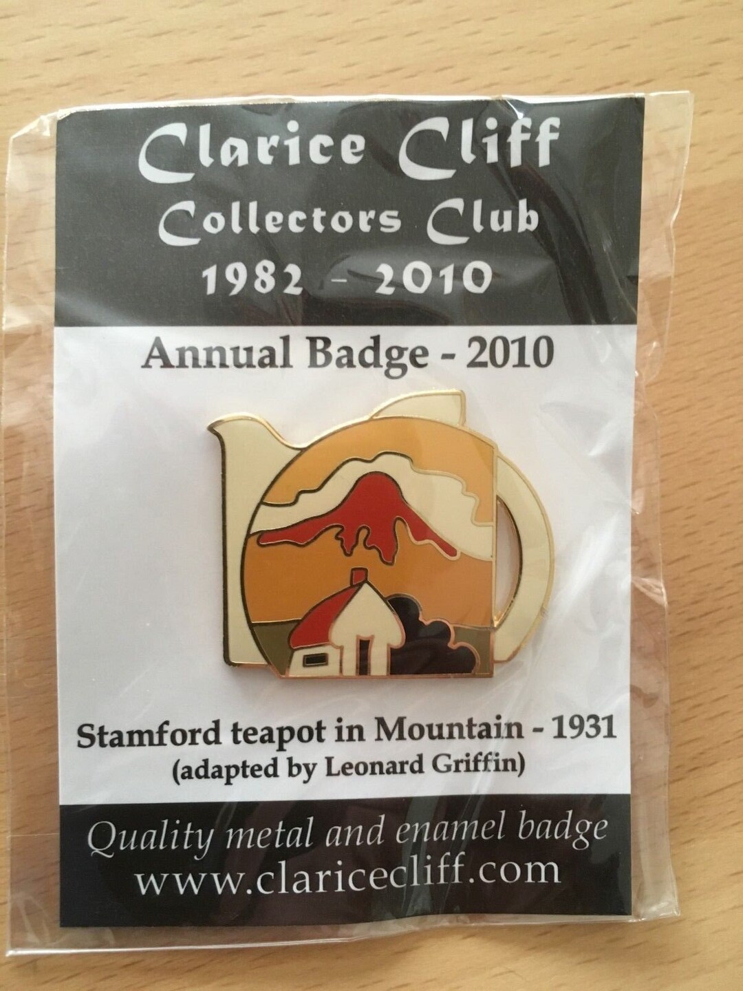 Clarice Cliff Collectors Club (CCCC) Enamel Badge 2010 - Mountain. - Etsy