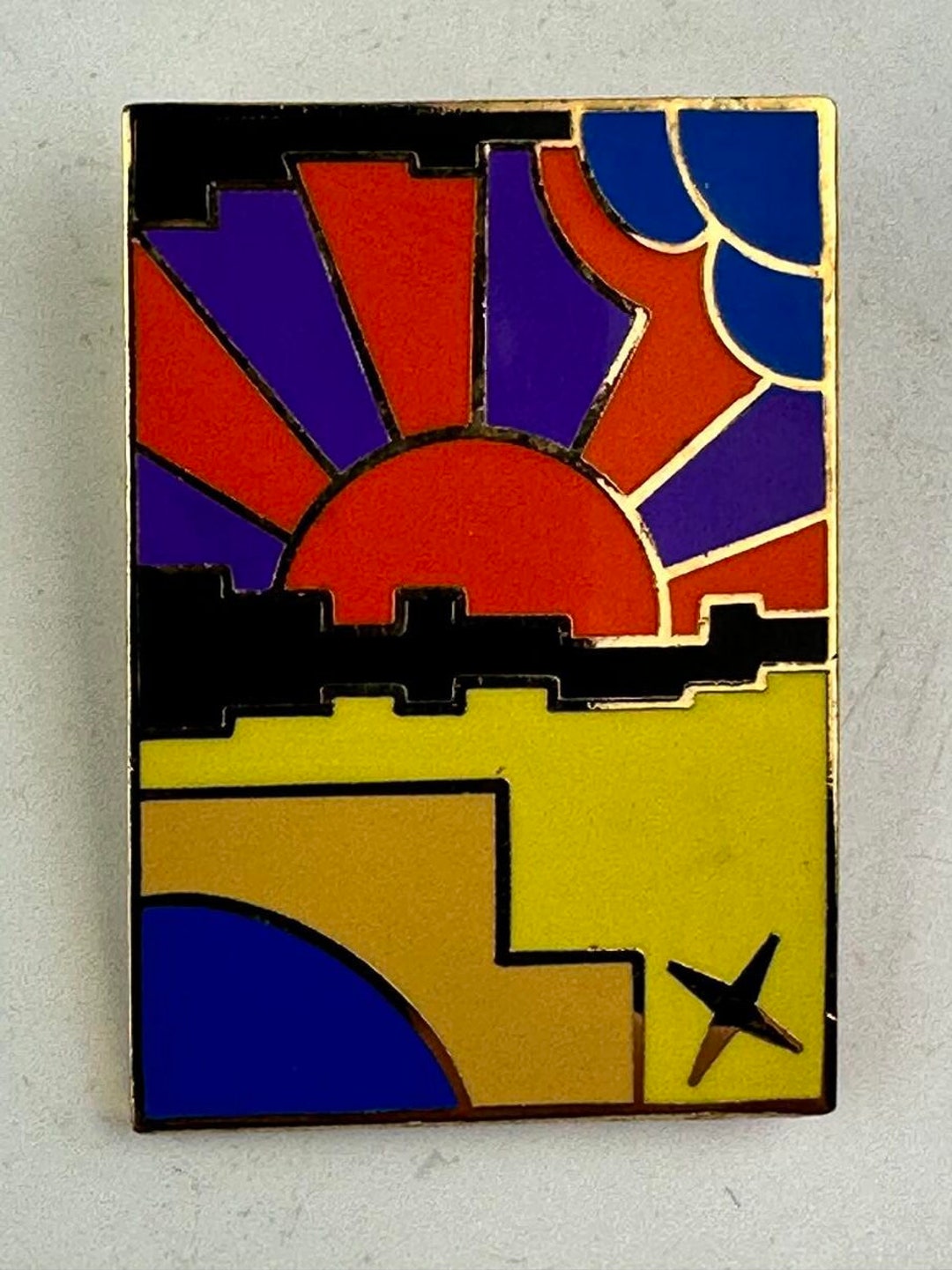 RARE Vintage Clarice Cliff Collectors Club (CCCC) SUNRAY Enamel Badge ...