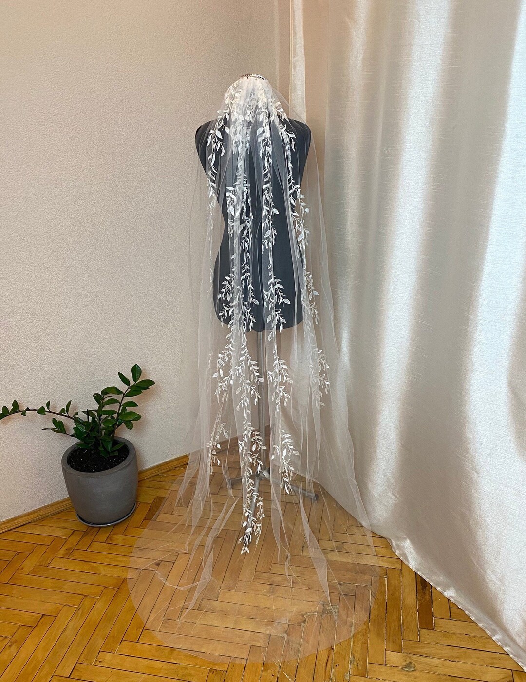 Wedding Veil Leaf Bridal Veil Lace Trim Veil Wedding Cathedral Veil ...