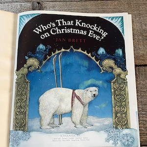 Who's That Knocking on Christmas Eve // Jan Brett // Scholastic 2003 - Etsy