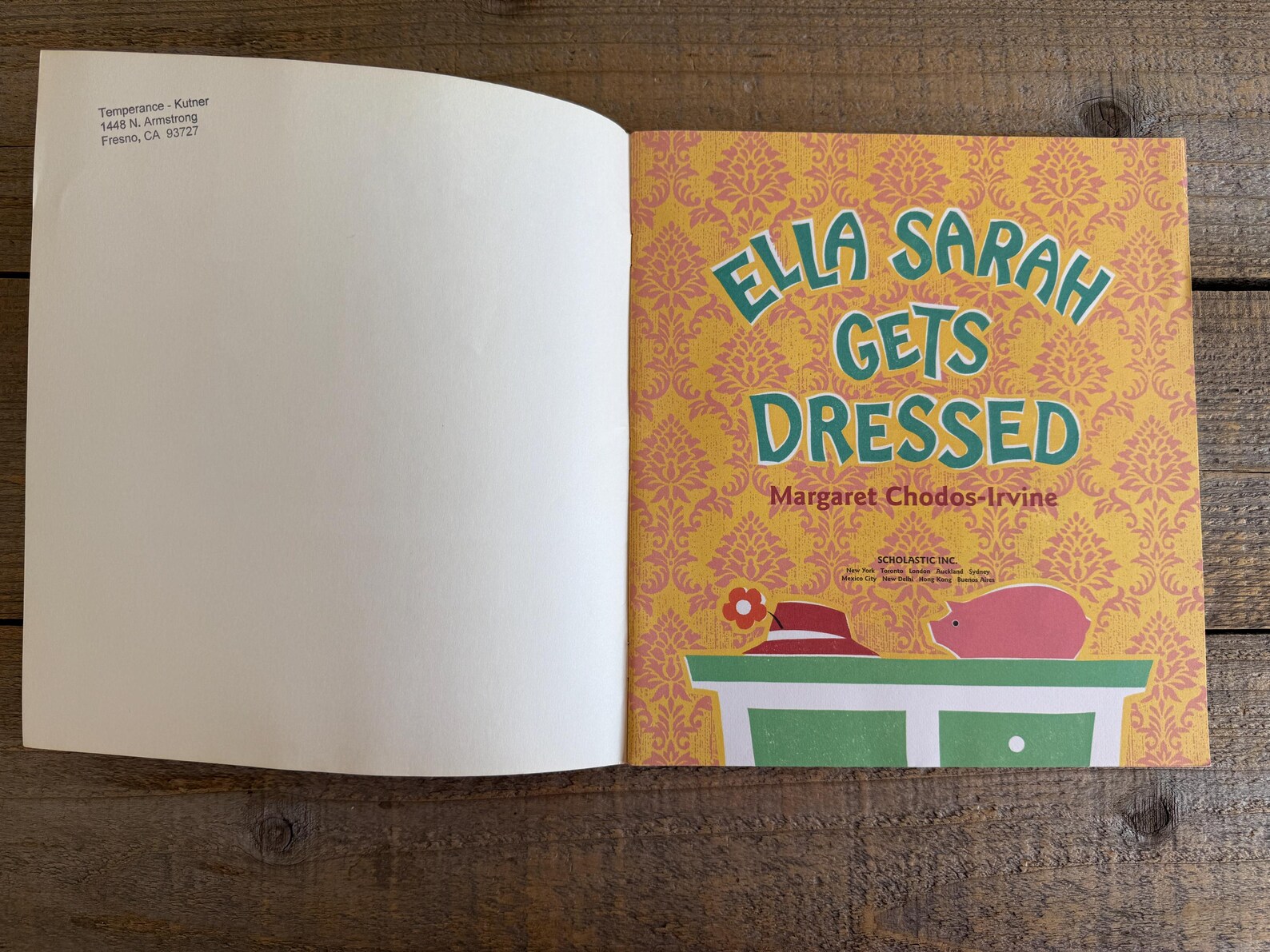Ella Sarah Gets Dressed // Margaret Chodos-irvine // 2004 Scholastic ...