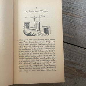 C.S. Lewis // the Lion the Witch and the Wardrobe // Book 2 in the ...