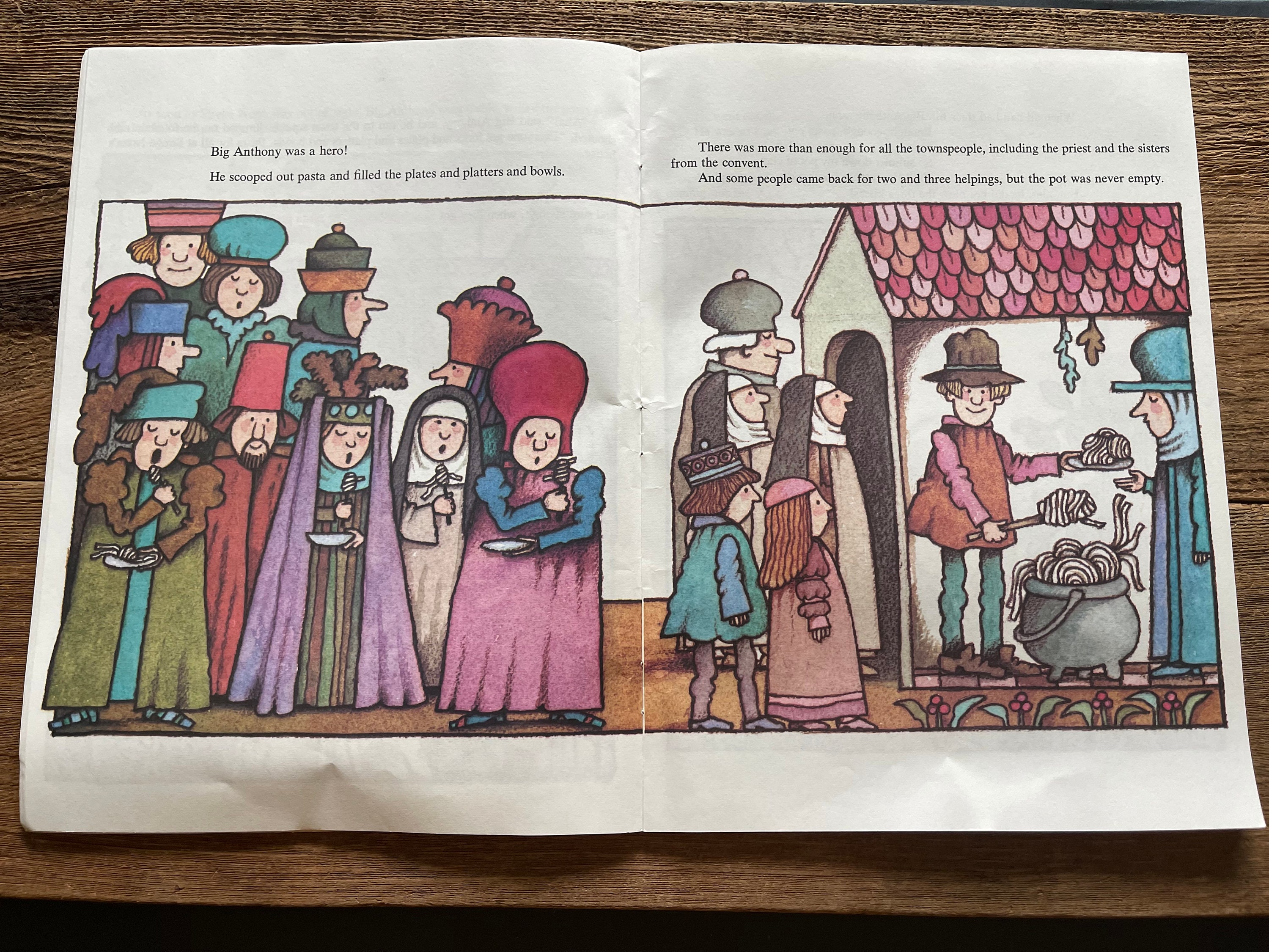 Strega Nona // Tomie De Paola // Scholastic Book - Etsy