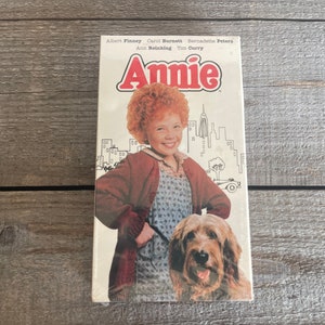 ANNIE VHS Movie SEALED // 1982 Version, 1994 Copy // Carol Burnett ...