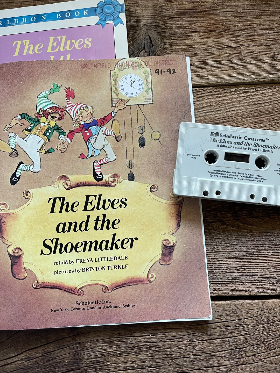 The Elves and the Shoemaker // Folktale Retold by Freya Littledale ...