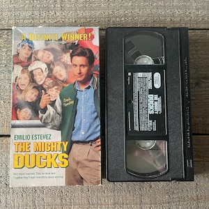 The Mighty Ducks // 1992 VHS Movie // Emilio Estevez, Joshua Jackson ...
