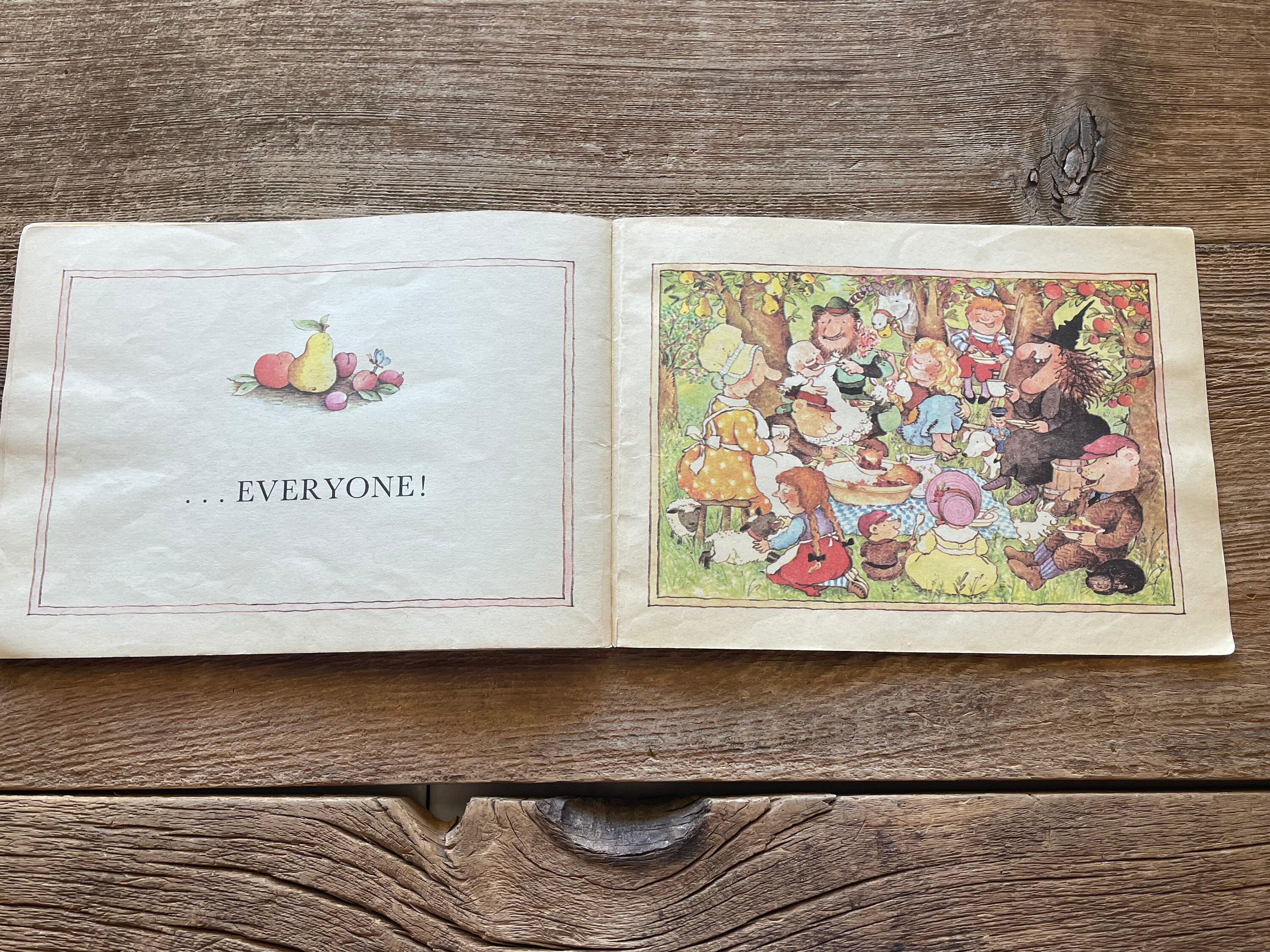 Each Peach Pear Plum // an "i Spy" Story by Janet and Allan Ahlberg ...