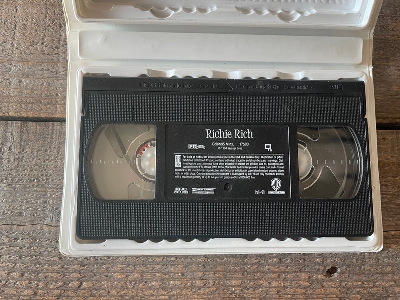 Richie Rich VHS Clamshell // Macaulay Culkin, Edward Herrmann, John ...
