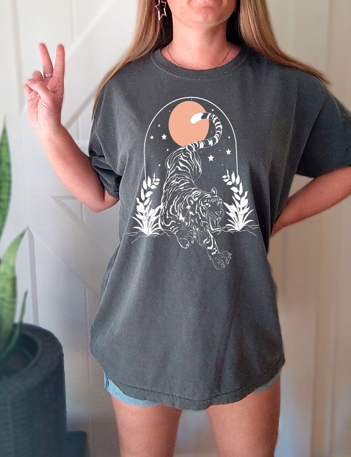 Tiger Moon Boho T-shirt Tiger Tee Mystical T-shirt Shirt - Etsy