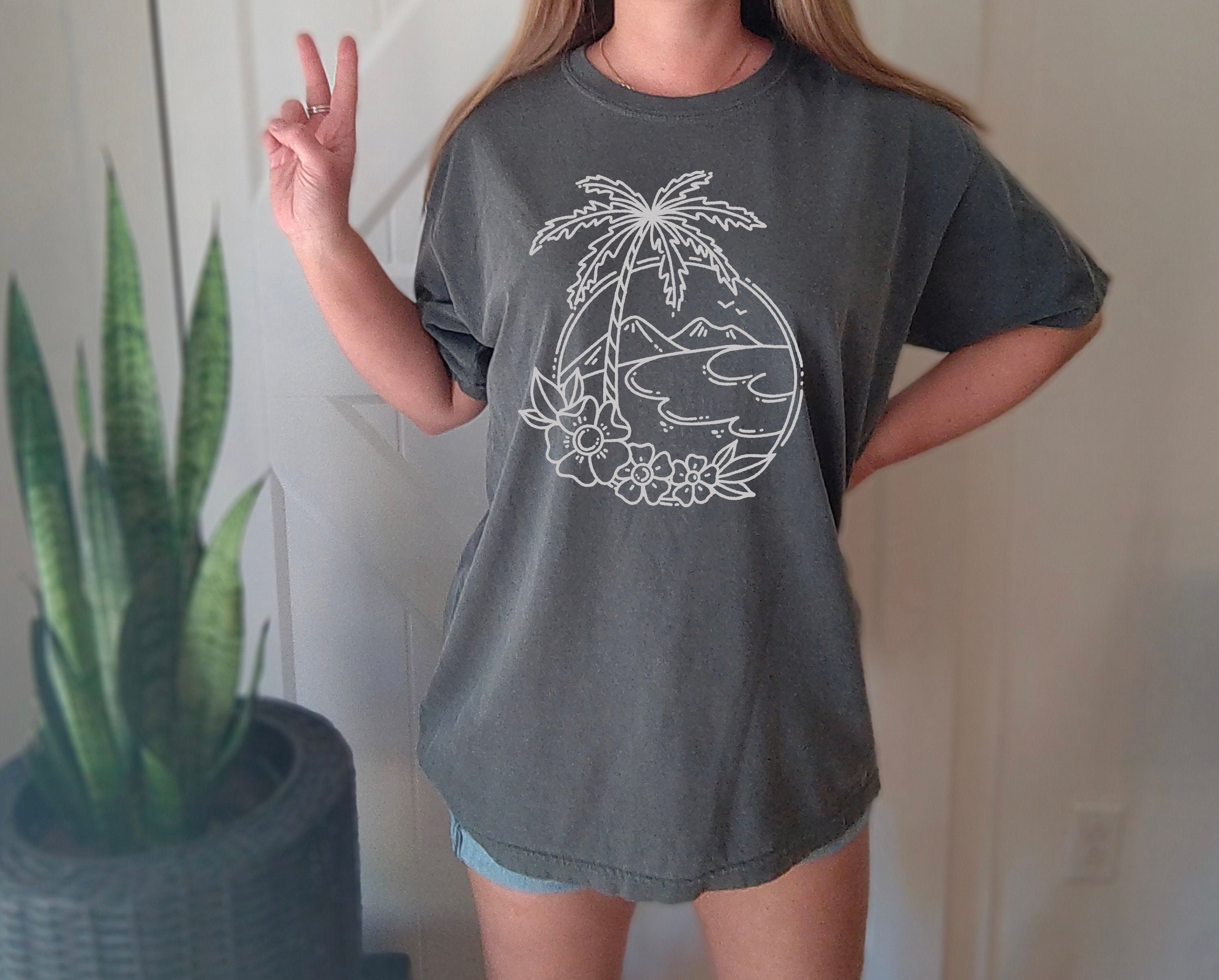Floral Beach Scene Tee, Beach Shirt, Summer Vibes T-shirt, Graphic Tee ...