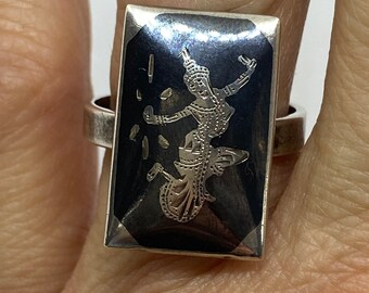 Siam Sterling Ring | Etsy