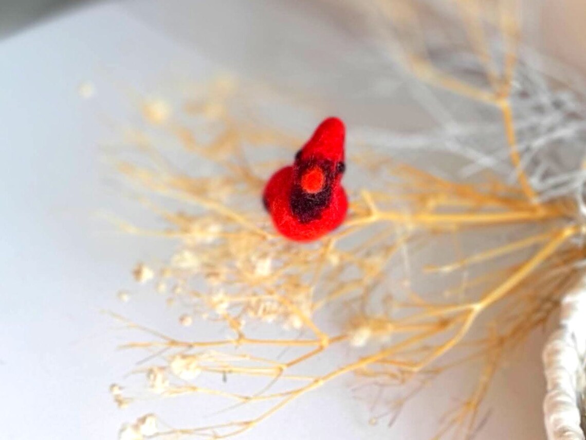 Tiny RED CARDINAL BIRDS Ornament Dollhouse Miniatures Needle Felted ...