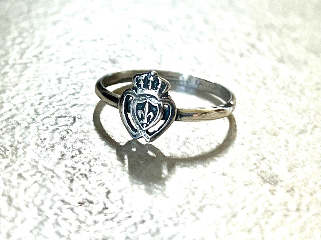 Very Petite Heart Ring Crowned Two Hearts Fleur De Lis Ring Size ...