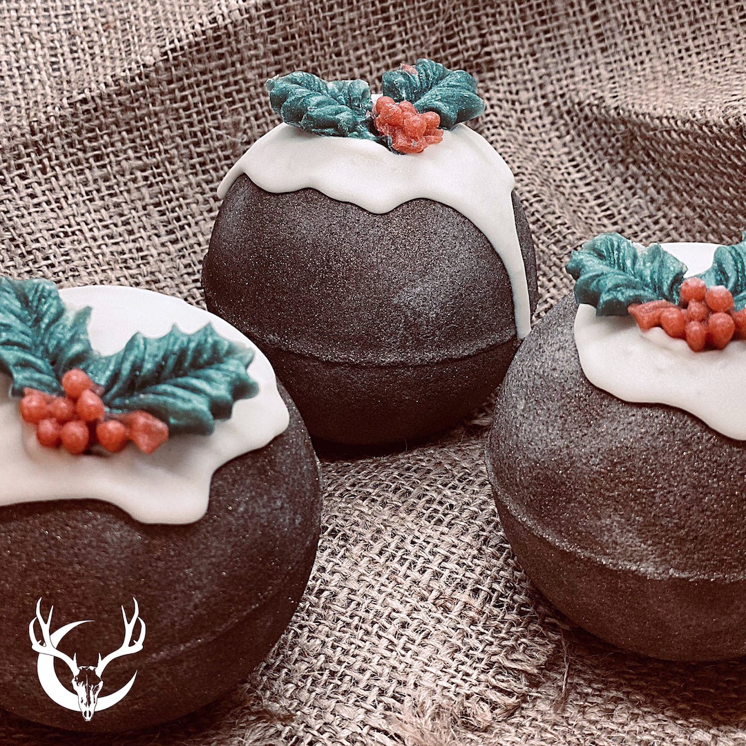 Christmas Pudding Bath Bomb: Vanilla Scented, Holly Soap Topping - Etsy UK