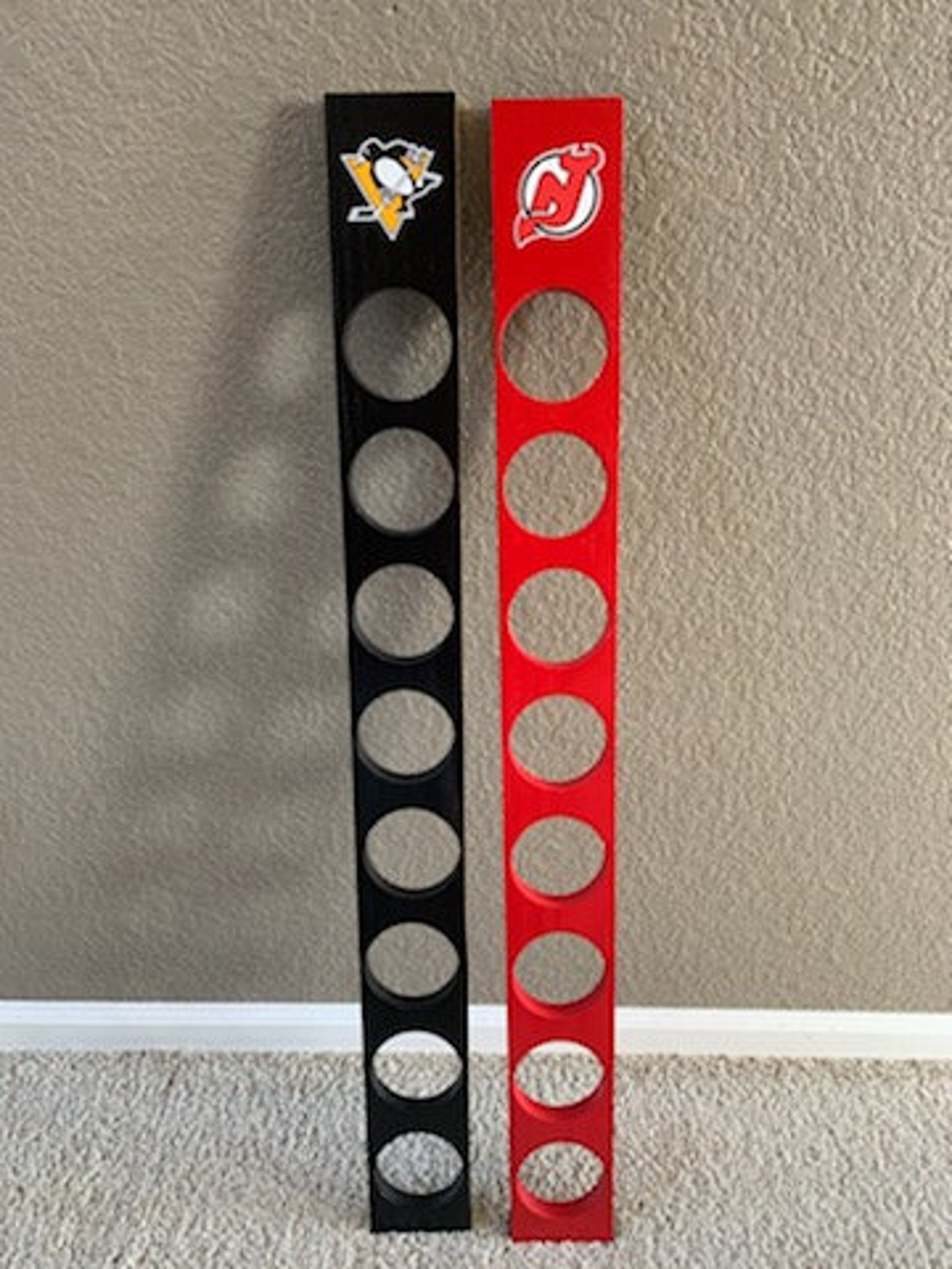 8 Hockey Puck pick YOUR Team/colors VERTICAL Wall Hanging - Etsy