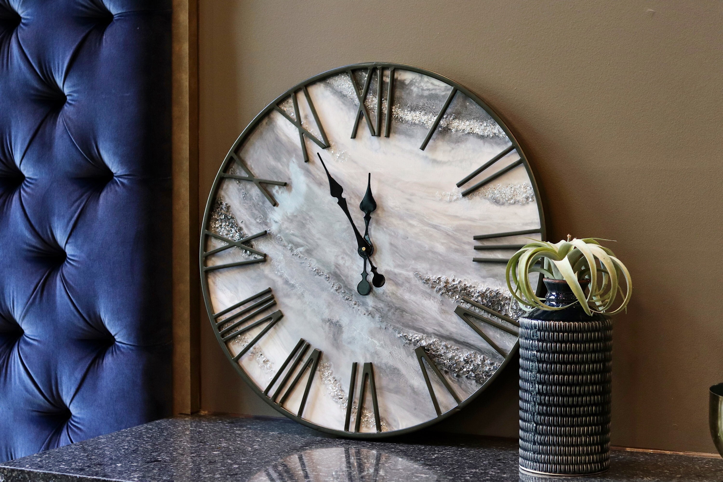 Graphite Resin Clock/ Modern Interior Clock/ Grey Resin Clock/ - Etsy