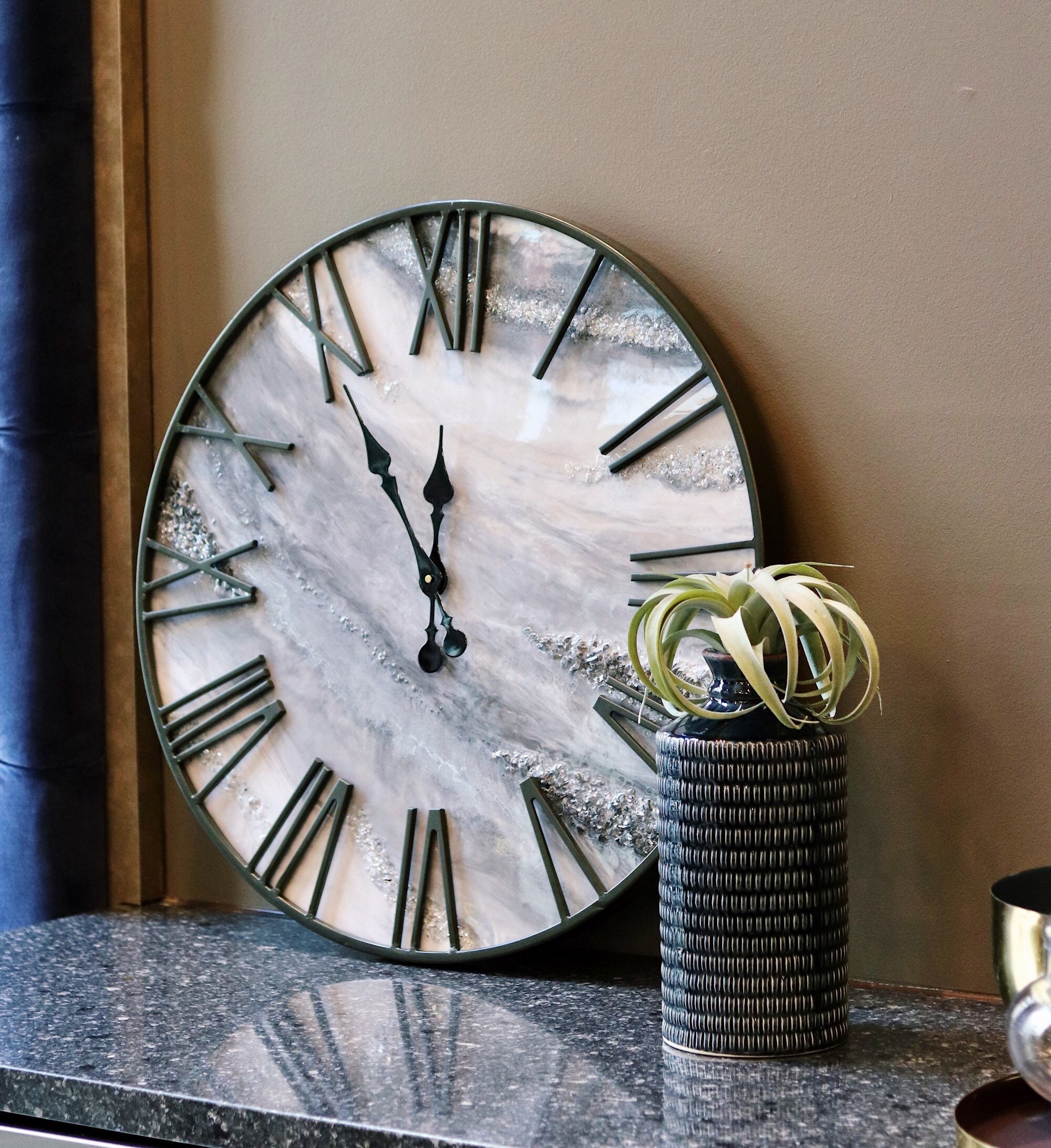 Graphite Resin Clock/ Modern Interior Clock/ Grey Resin Clock/ - Etsy