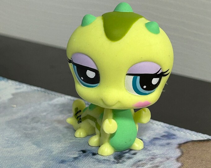 1324 Green Caterpillar With Pink Kiss on Cheek - Gen 3 - AUTHENTIC ...