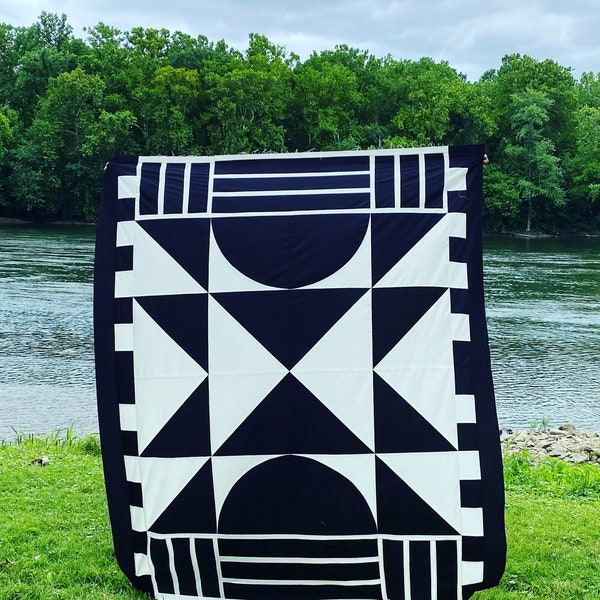 Traditional Quilt - Etsy