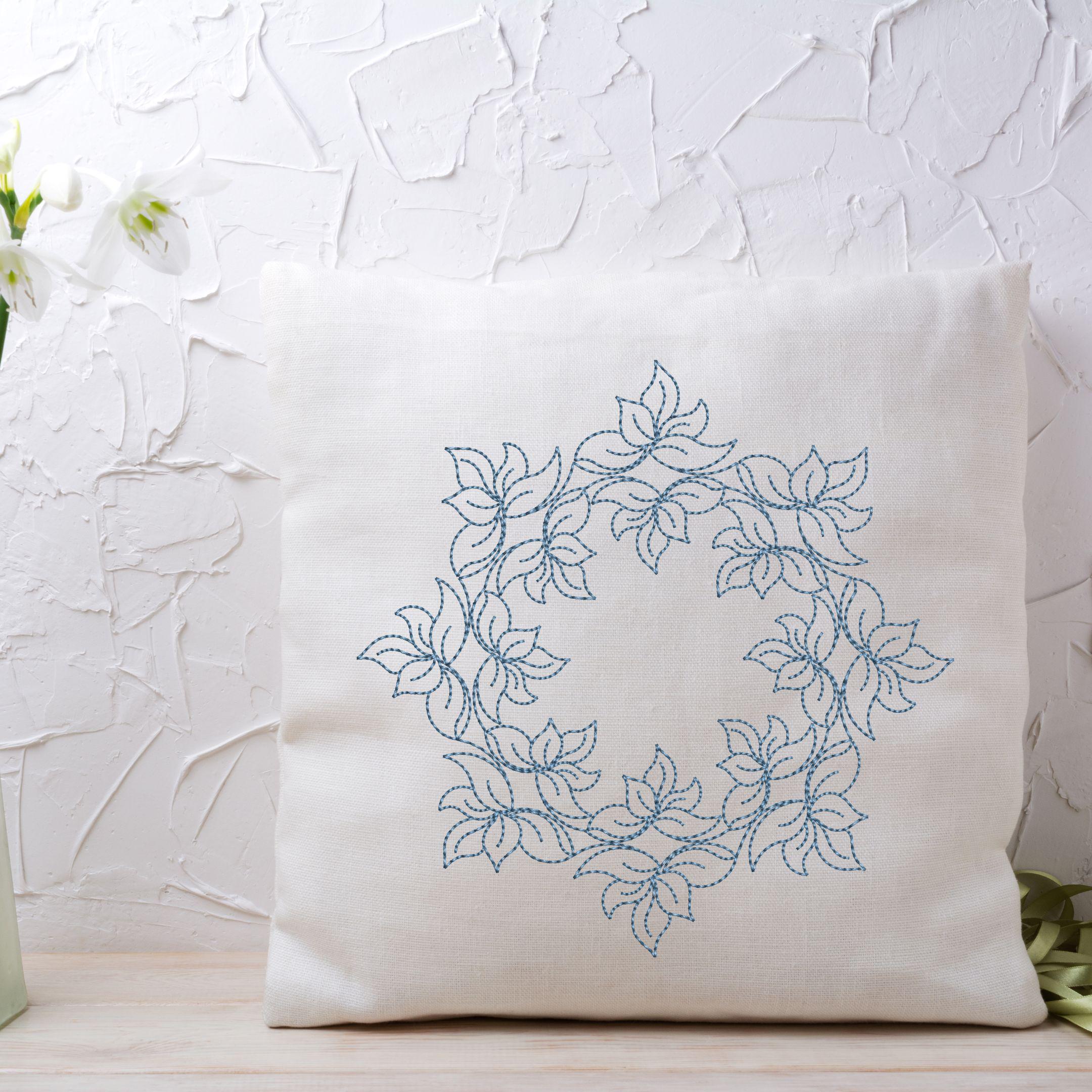 Floral Wreath Embroidery Design: Single Line Leaf Border (machine ...