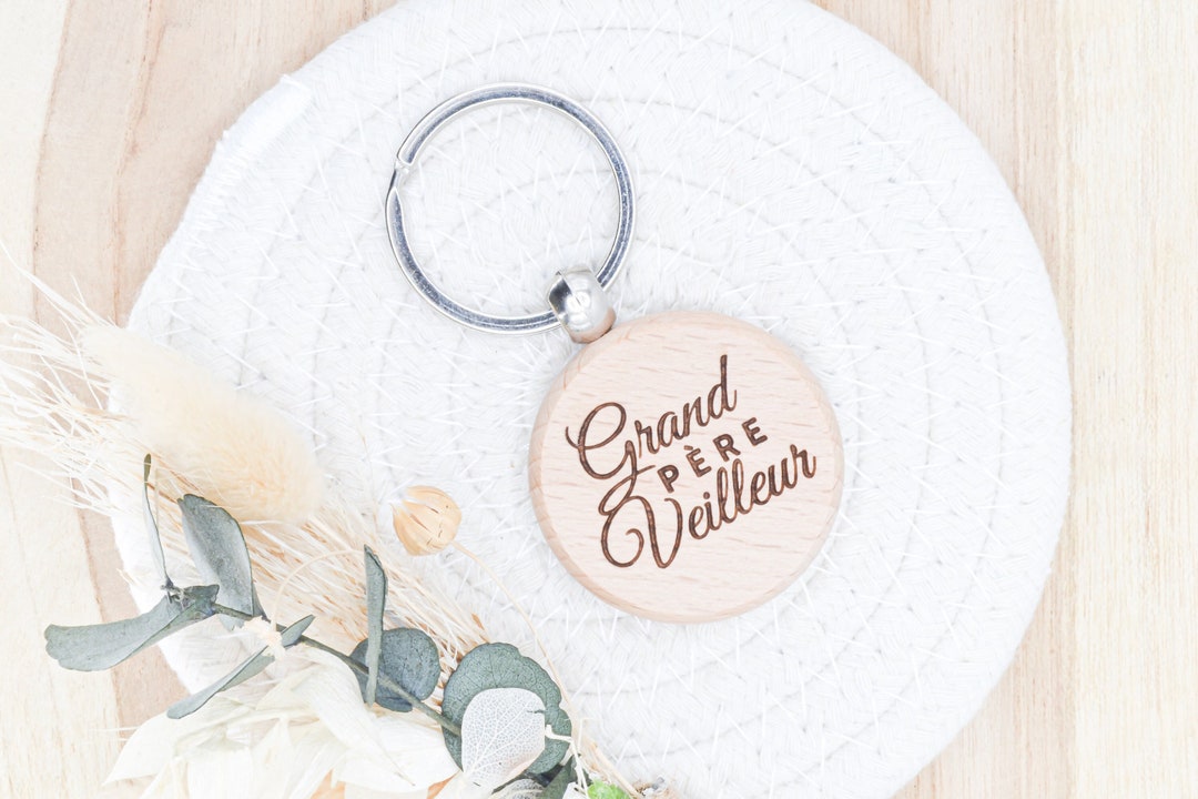 GRANDPA'S HOLIDAY Key Ring in Engraved Wood to Personalize - Grandpa ...