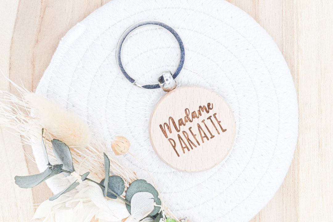 MADAME PARFAITE Key Ring in Engraved Wood to Personalize - Mom Gift ...