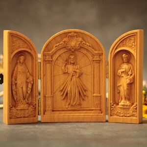 Wooden Triptych Altar for Family-free Engarving-wooden Religious Gifts ...