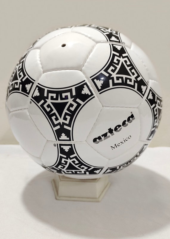 Adidas Azteca