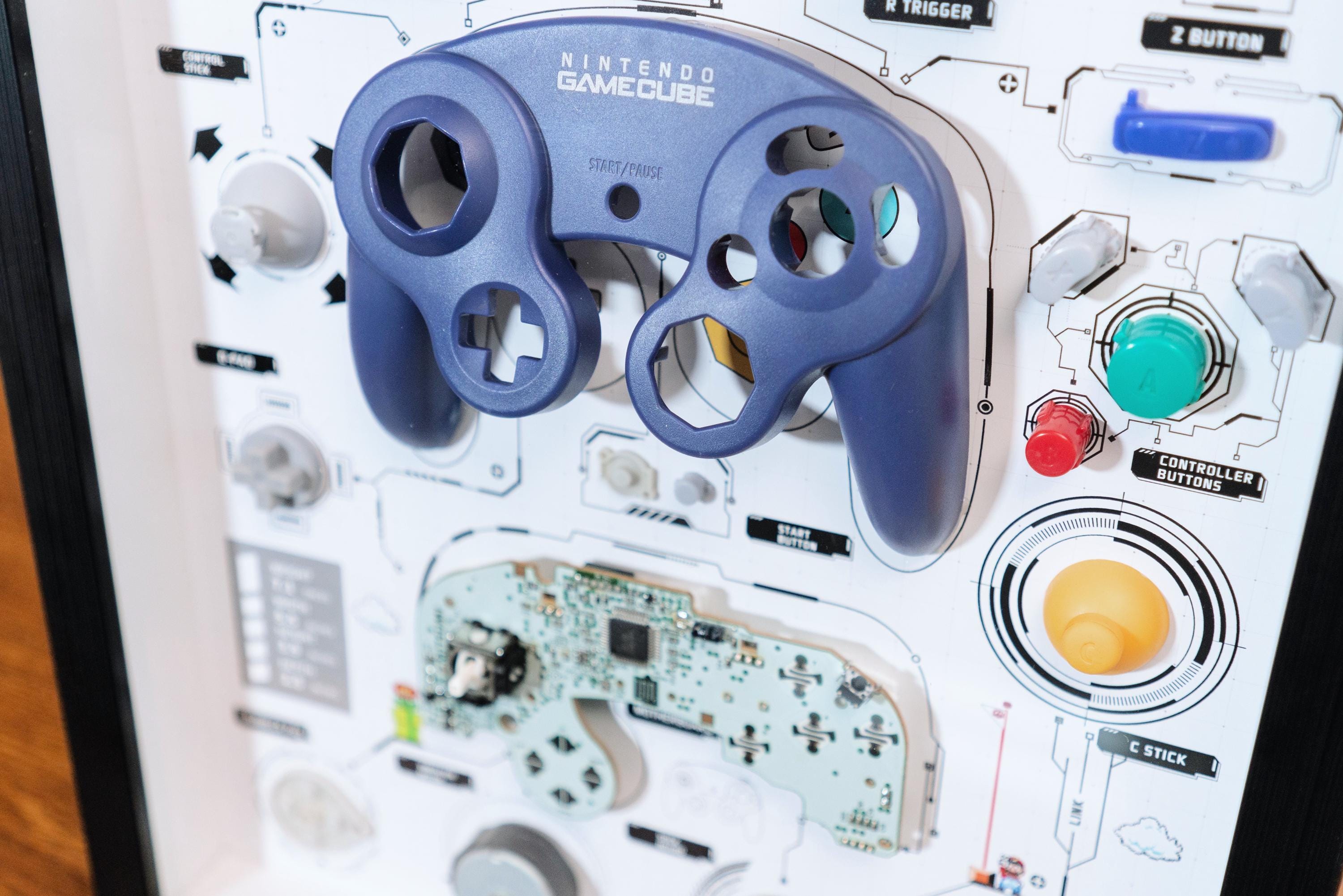 Disassembled Nintendo Gamecube With Frame, Disassemble NGC Teardown ...