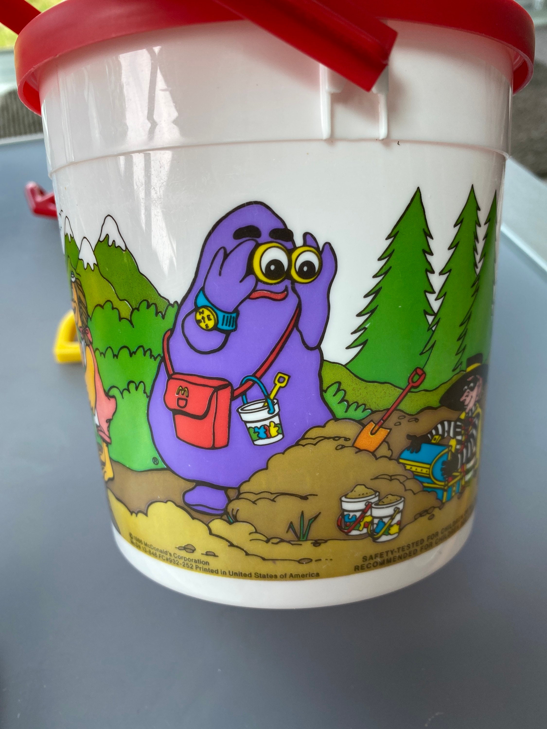 Vintage 1986 Mcdonald’s Happy Pail With Rake , Shovel, Sifter Lid ...