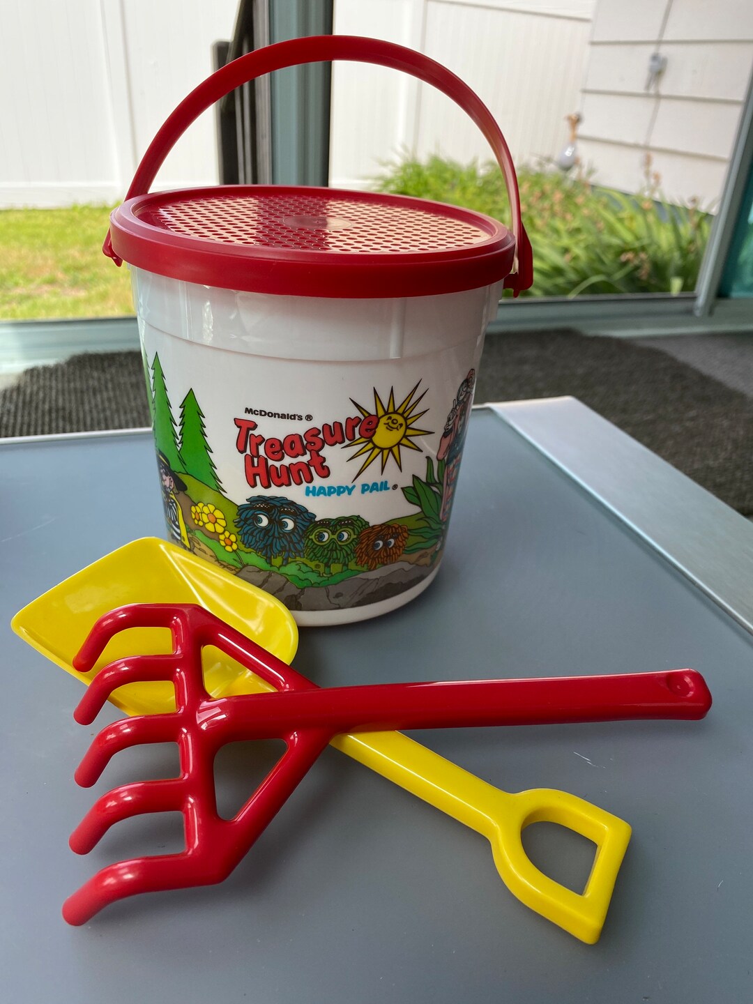 Vintage 1986 Mcdonald’s Happy Pail With Rake , Shovel, Sifter Lid ...
