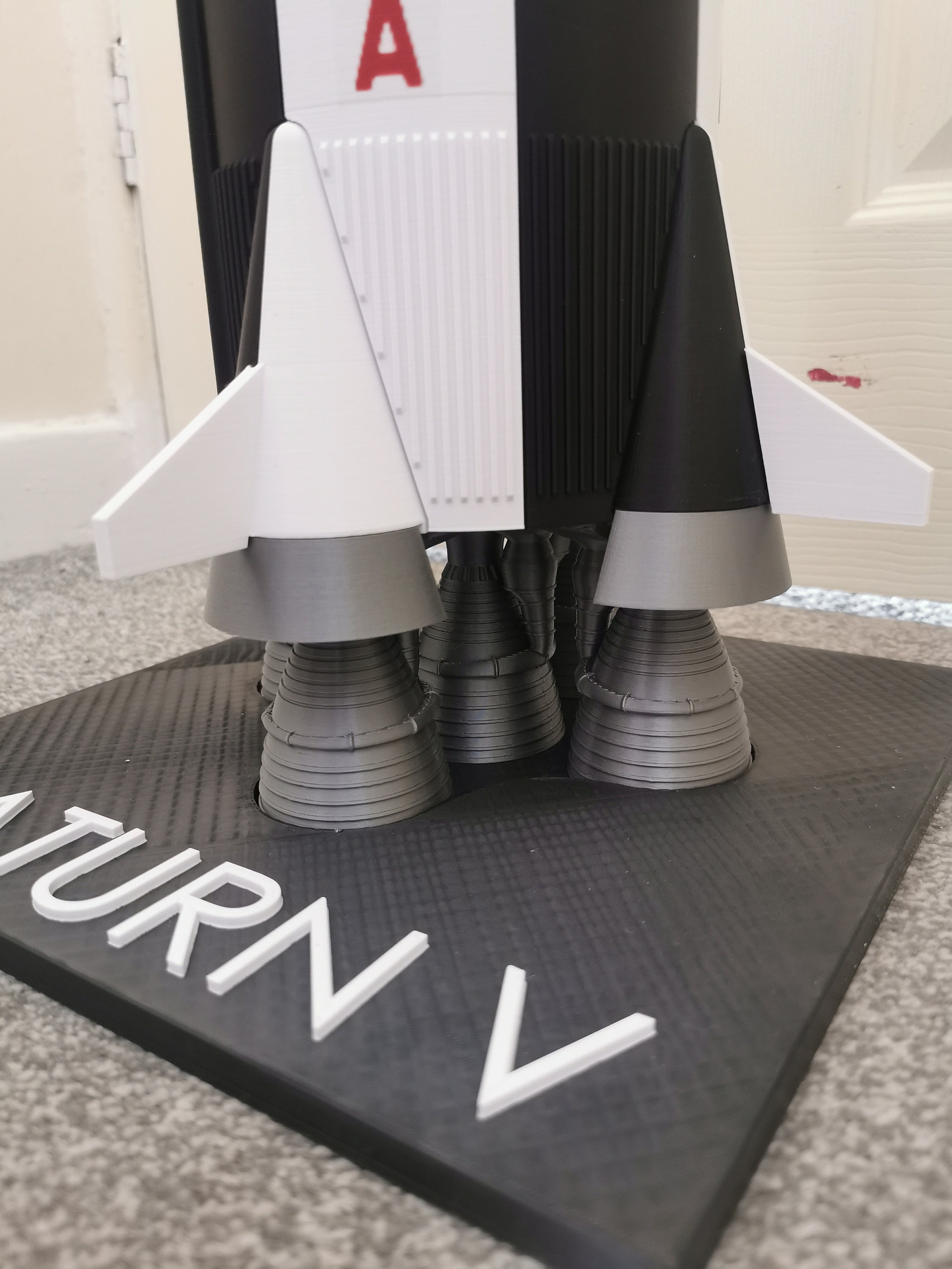 Apollo 11 Saturn V Display Model 1/144 Scale | Best Price| Fast ...