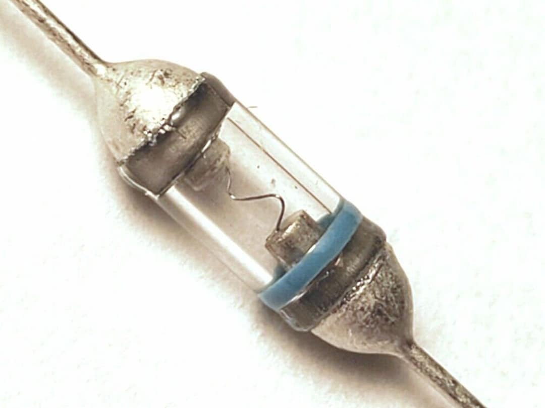 D18 Germanium Diode: Rare Blue Ring, Crystal Radio & Pedal Effects - Etsy