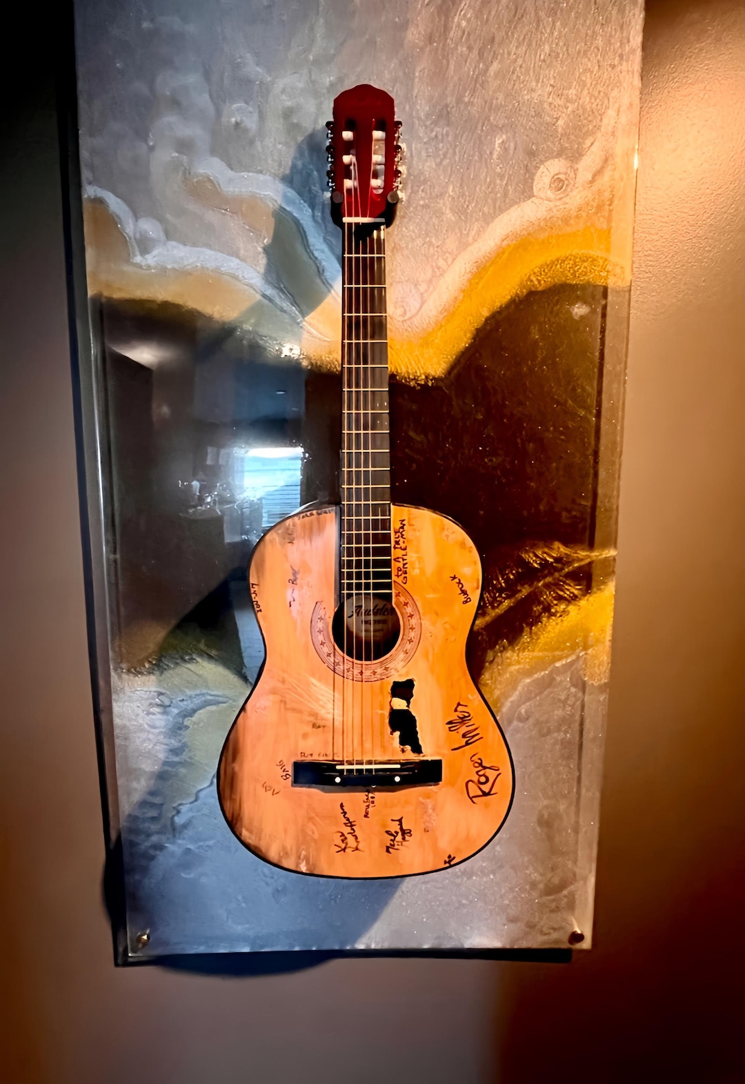 The Legendary Trigger Replication, Willie Nelson Trigger Guitar ...