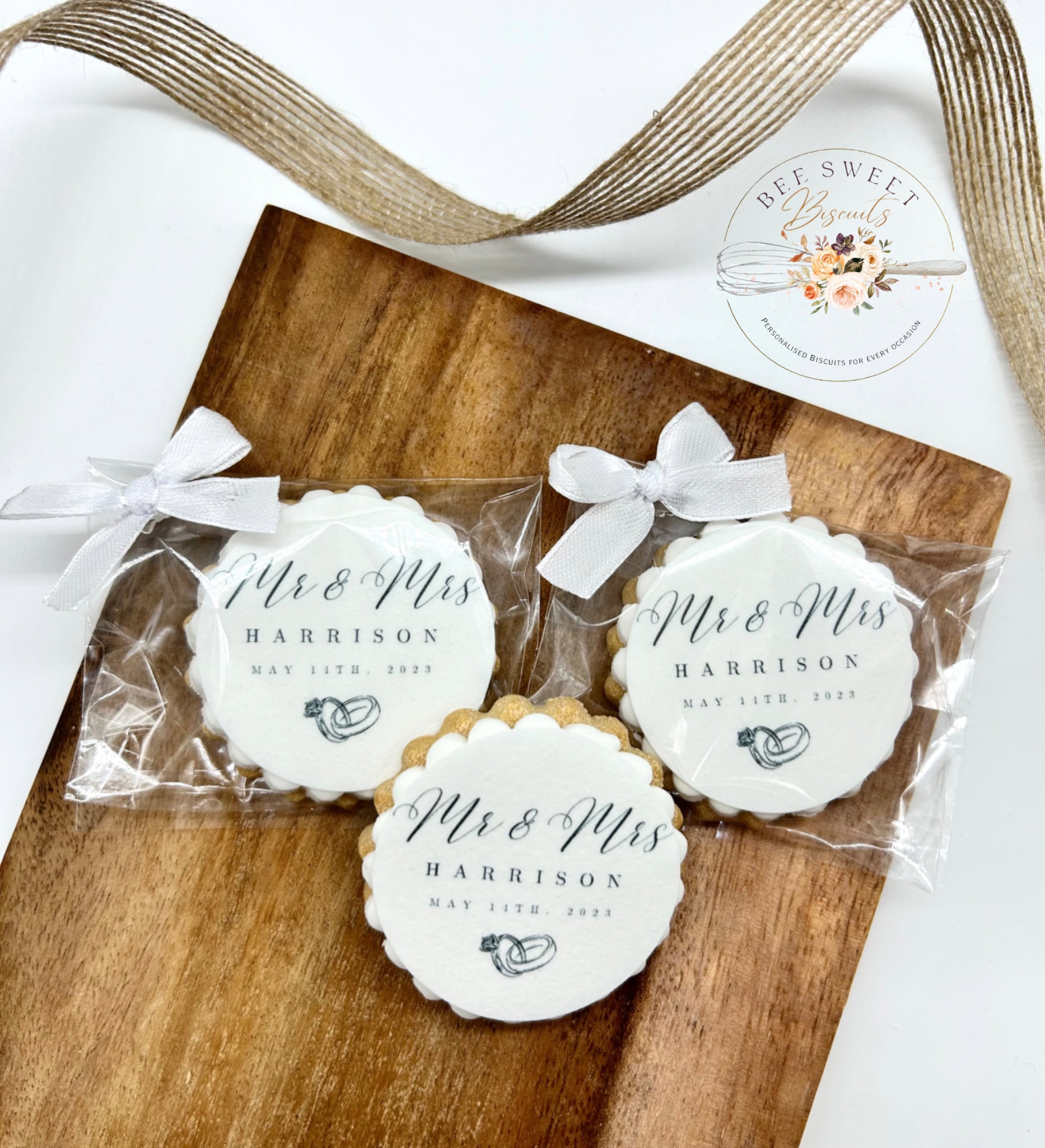 Personalised Wedding Biscuit Cookie Favours - Mr and Mrs Biscuits ...