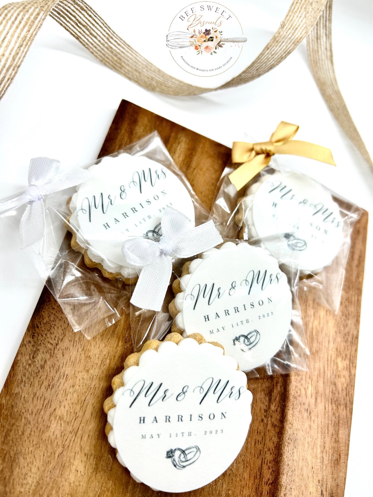 Personalised Wedding Biscuit Cookie Favours - Mr and Mrs Biscuits ...