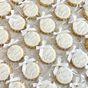 Personalised Wedding Biscuit Cookie Favours - Mr and Mrs Biscuits ...