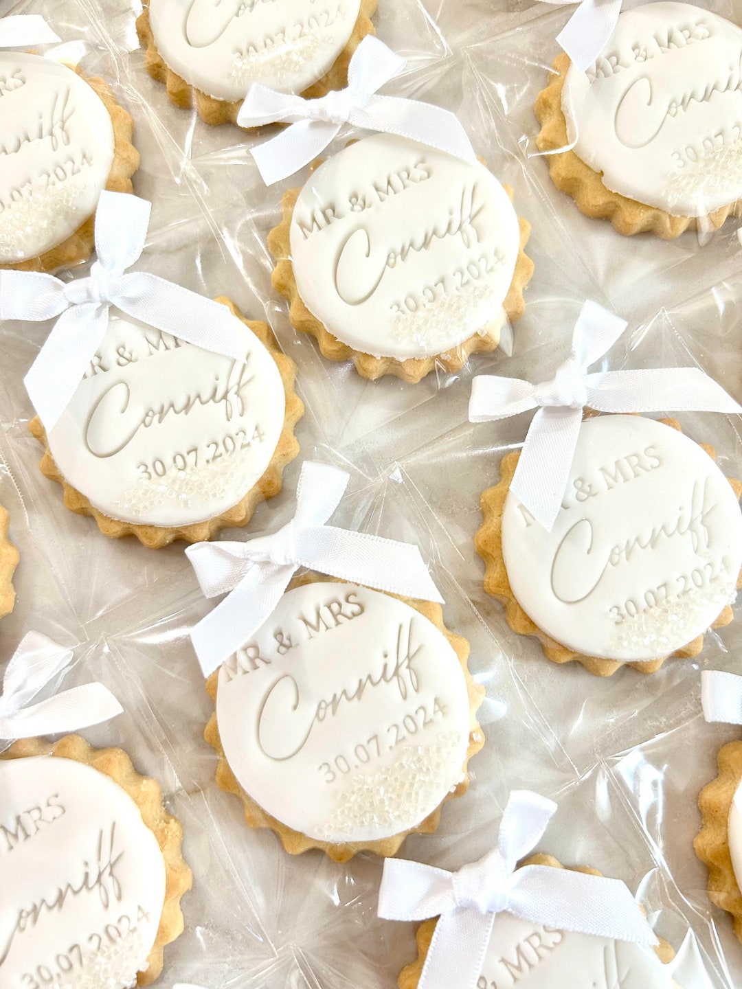 Personalised Wedding Biscuit Cookie Favours - Mr and Mrs Biscuits ...
