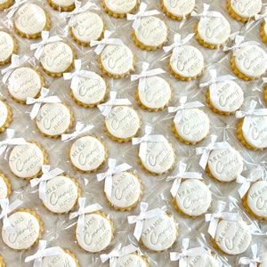 Personalised Wedding Biscuit Cookie Favours - Mr and Mrs Biscuits ...