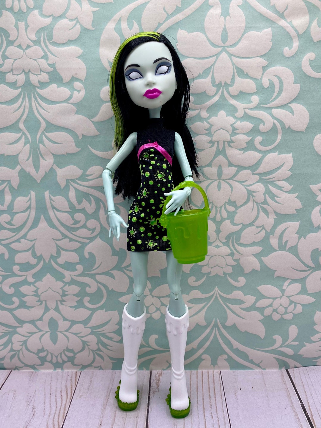 Monster High Dolls for Collectors, OOAK Repaints, Playing Scarah ...