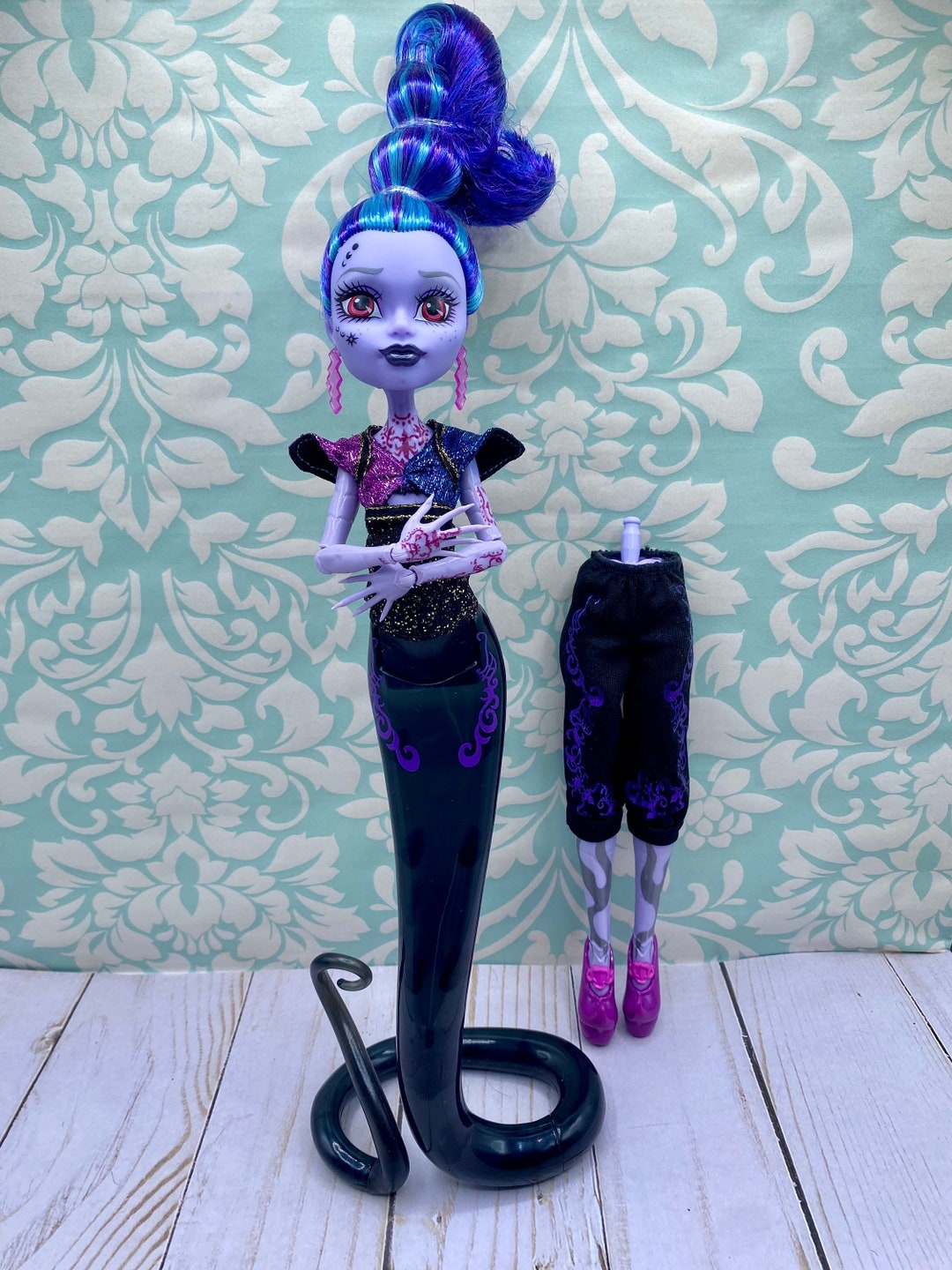 Monster High Dolls for Collectors, OOAK Repaints, Playing - Djinny ...