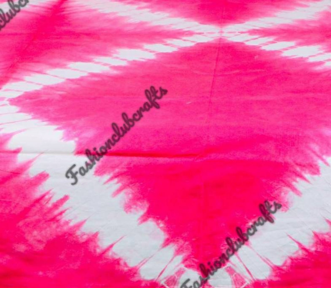 Cotton Beautiful Red Pink Tie Dye Rhombus Print Bedsheet With 2 Pillow ...