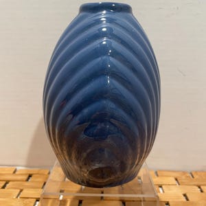 1965 Art Deco Shell Pattern Vase by Artmark - Etsy