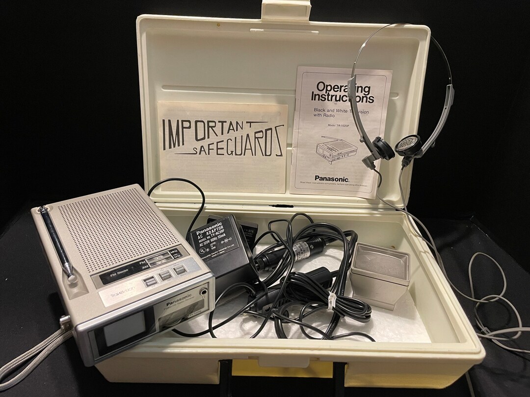 1984 Panasonic Travelvision TV/AM/FM Radio - Etsy