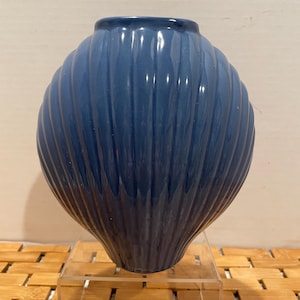 1965 Art Deco Shell Pattern Vase by Artmark - Etsy