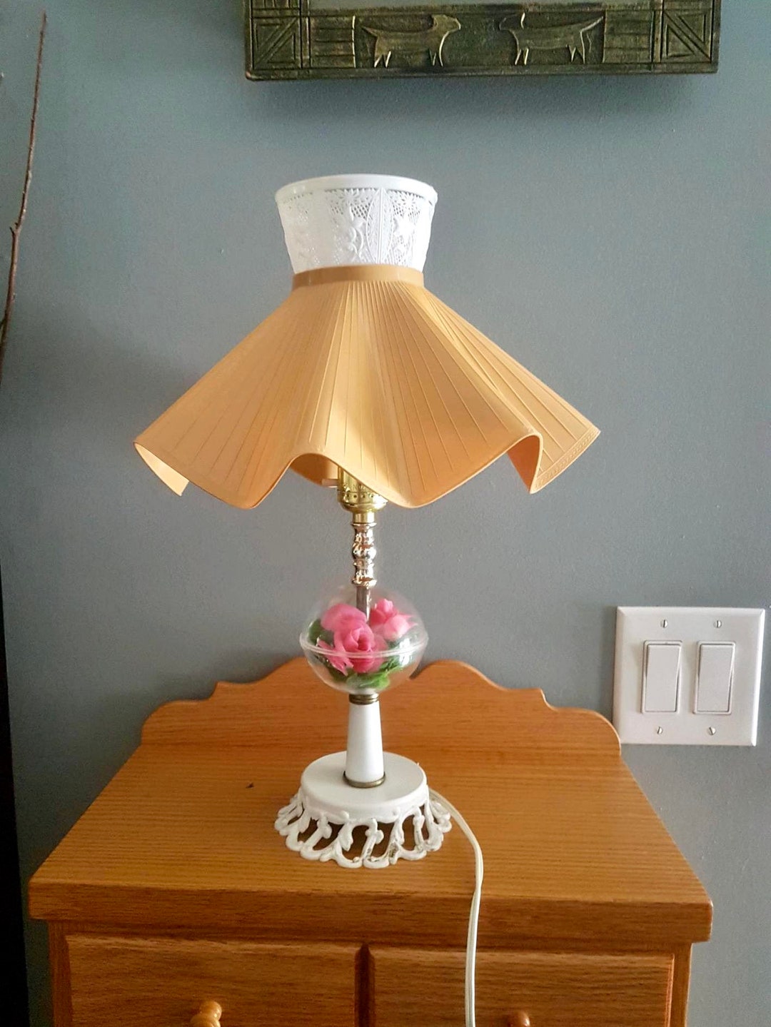 Vintage Plastic Boudoir Flowers Globe Terrarium Lamp With With Ruffled ...