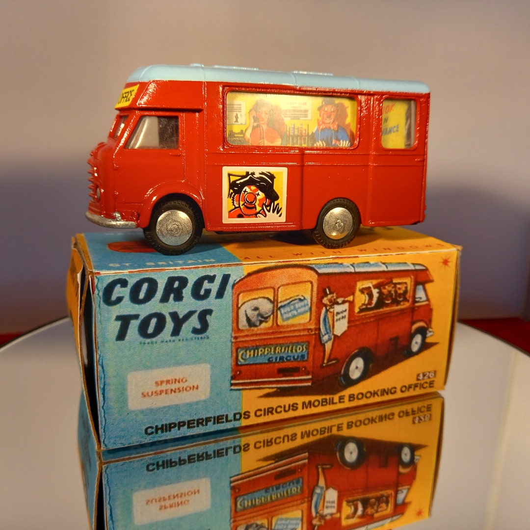 Corgi Classics Number 426 Chipperfield's Circus Series 1 Smiths Karrier ...